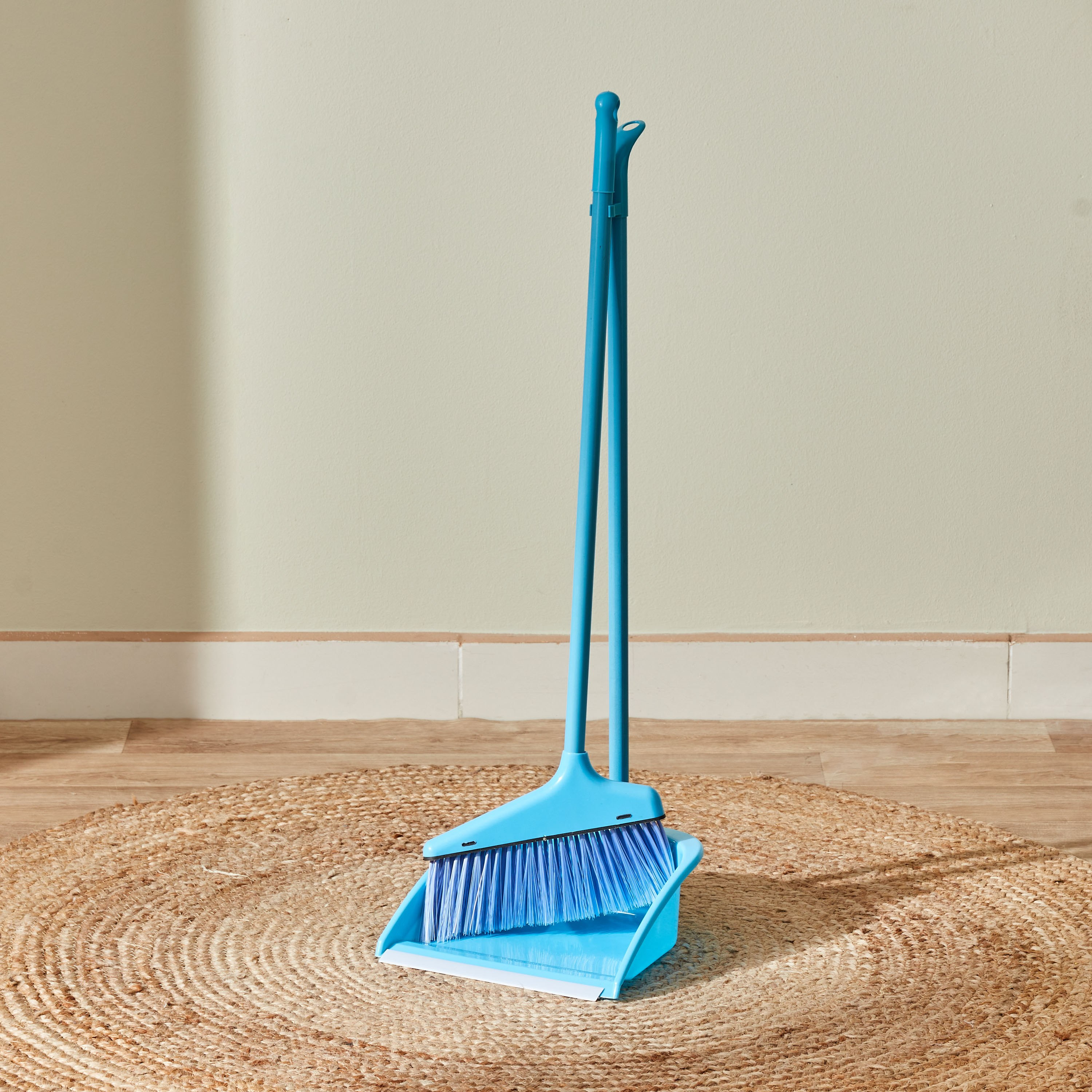 Buy Alina 2-Piece Dustpan and Broom Set Online in Qatar | Homebox