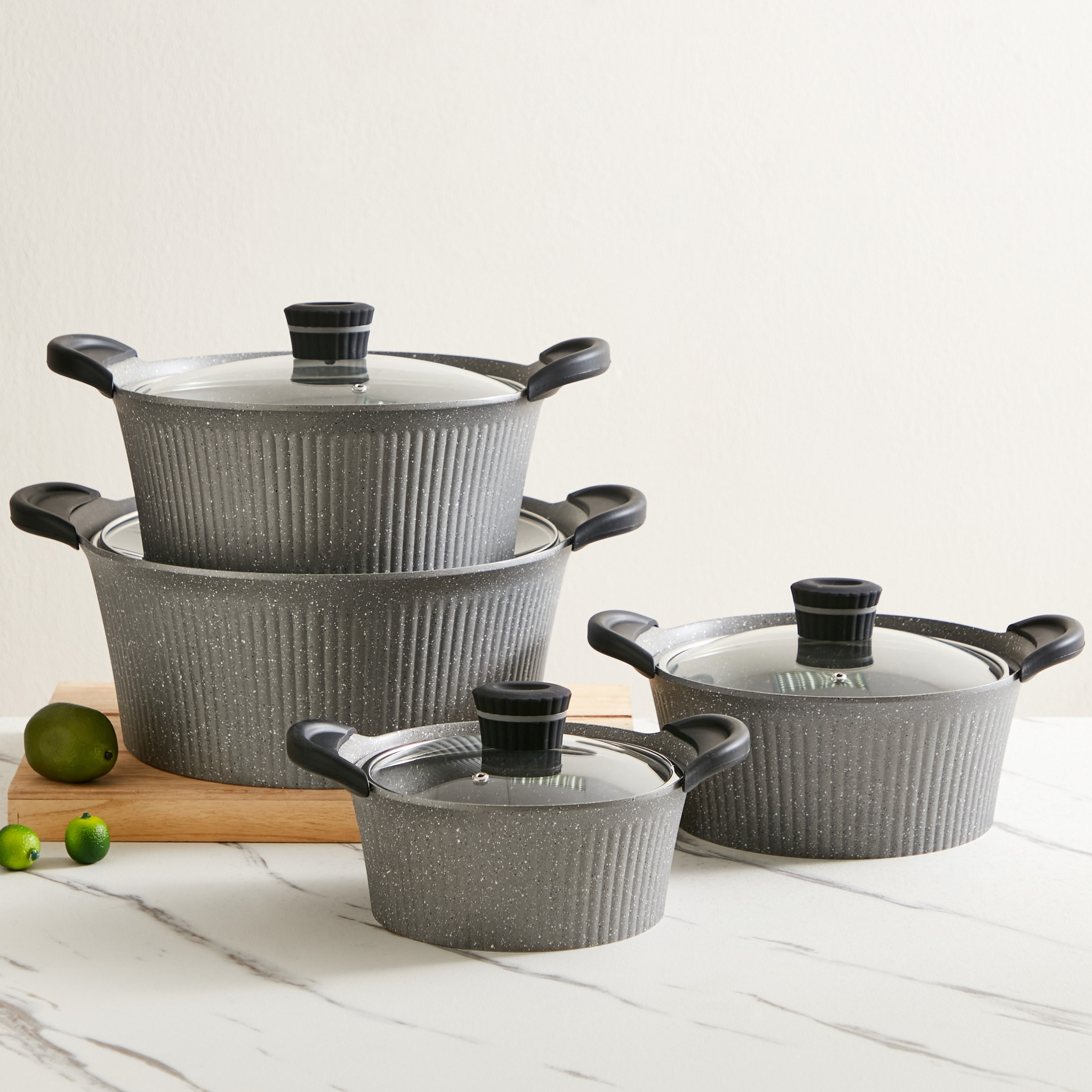 Buy Trendy 16-Piece Die Cast Cookware Set Online in UAE | Homebox