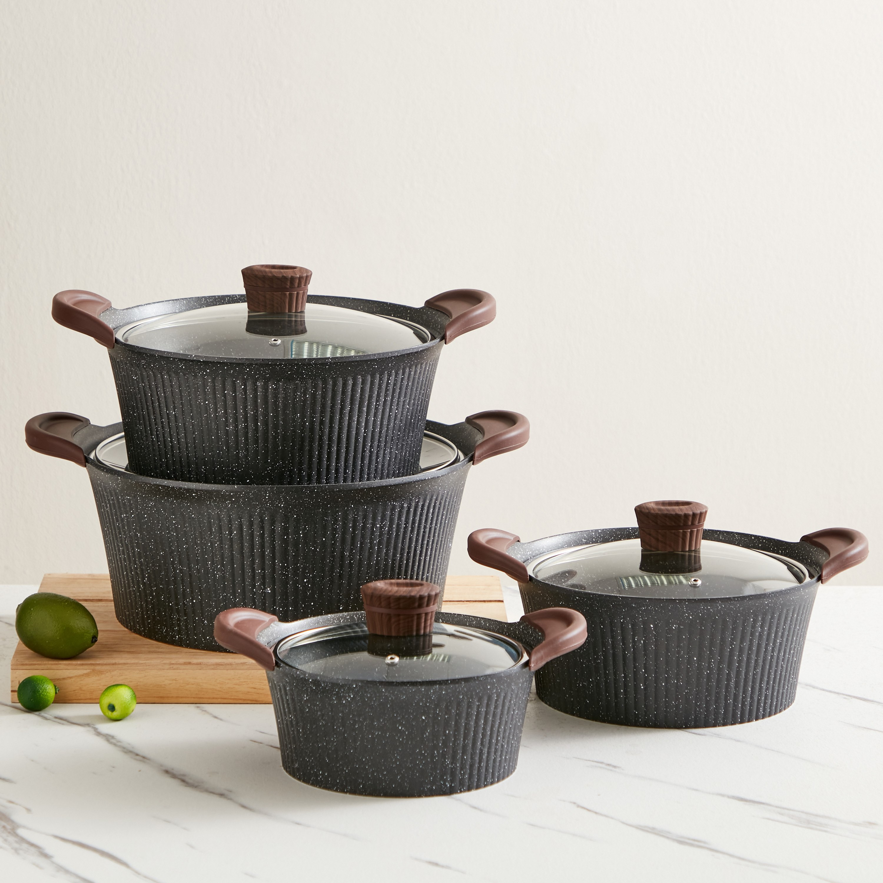 Buy Trendy 16-Piece Die Cast Cookware Set Online in UAE | Homebox