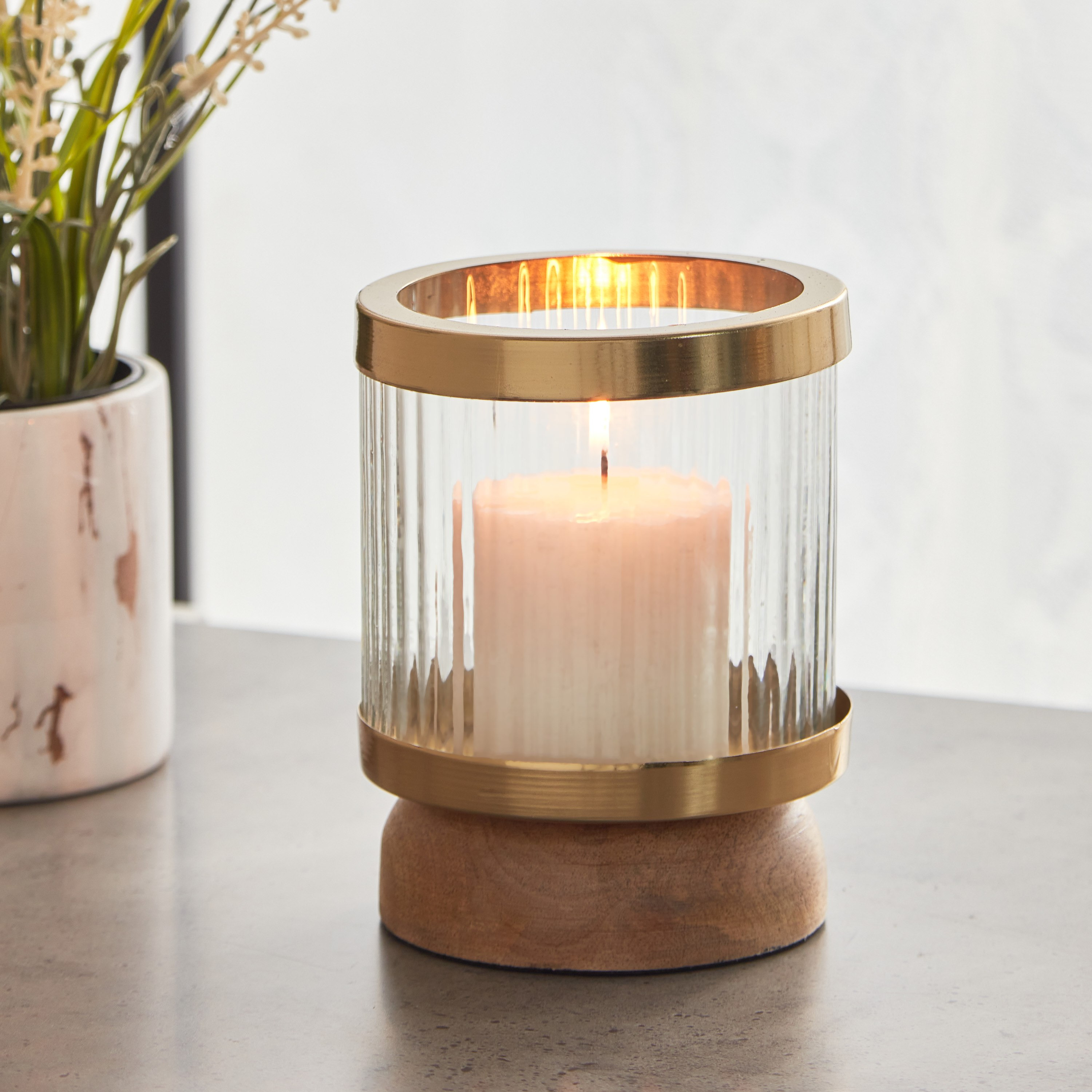 اشتري حامل شموع معدن زجاج بقاعدة خشبية من ليف - 11x11x15 سم أونلاين ...