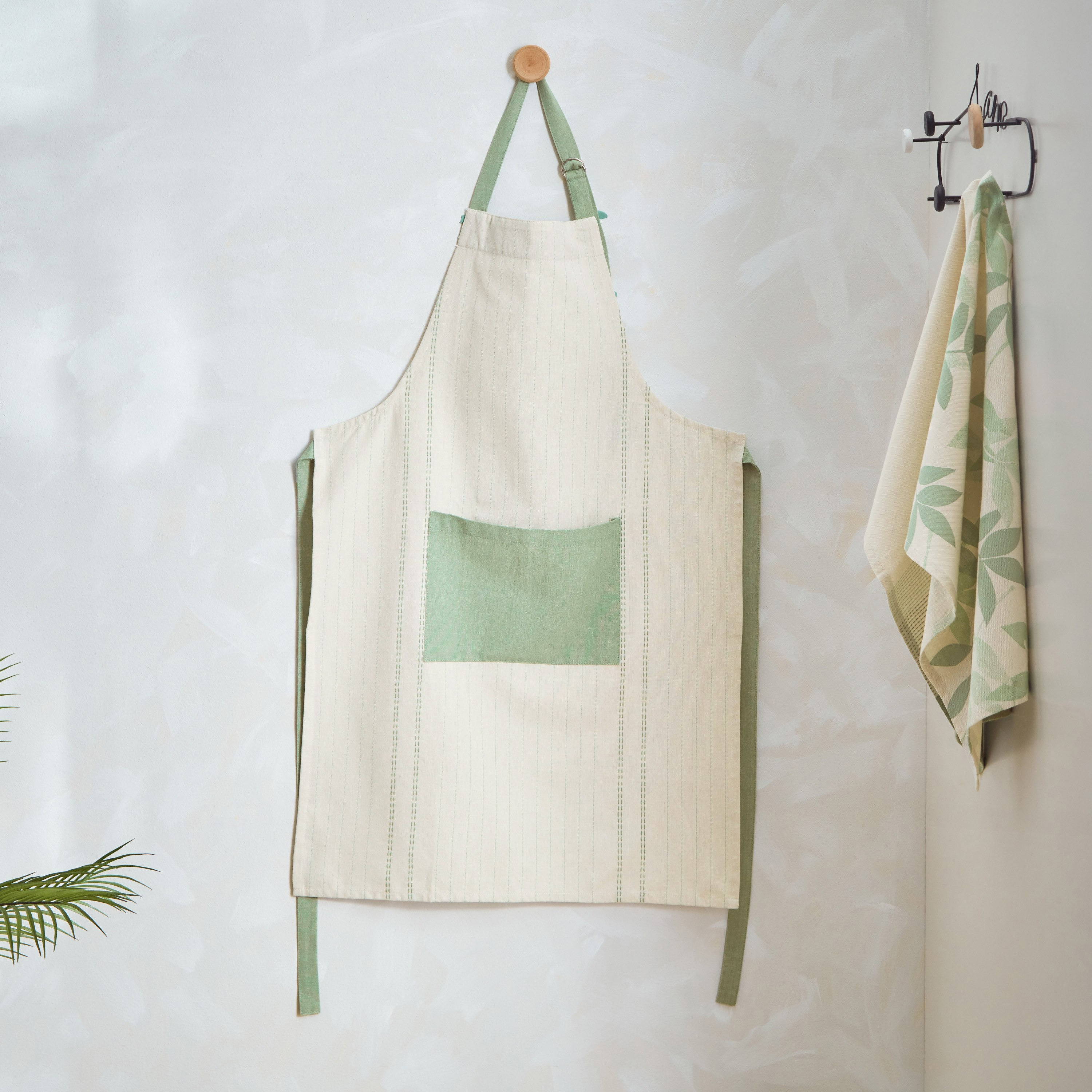 Buy Payton Bistro Apron - 60x90 cm Online in Qatar | Homebox