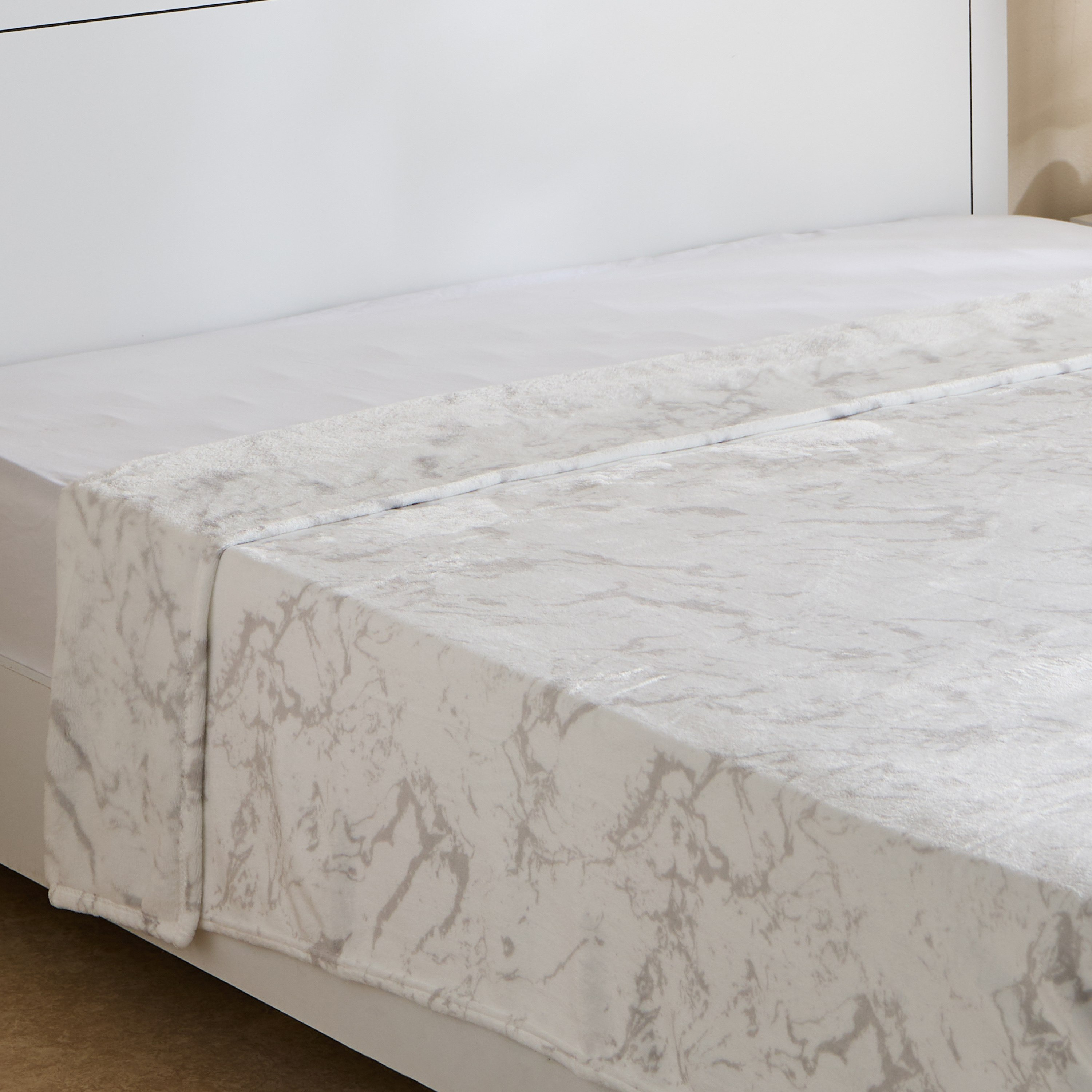 Shop Matrix Dalvik Printed Flannel Queen Blanket - 200x220 cm Online ...